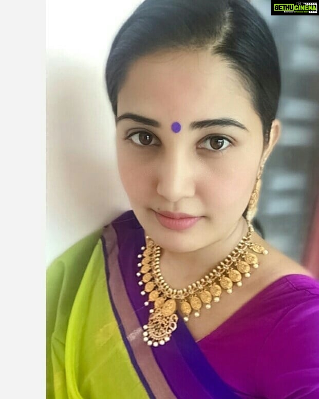 Actress Sandra Amy HD Photos and Wallpapers July 2019 - Gethu Cinema