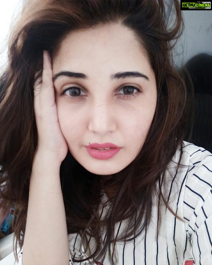 Actress Sandra Amy HD Instagram Photos and Wallpapers May 2019 | Gethu ...