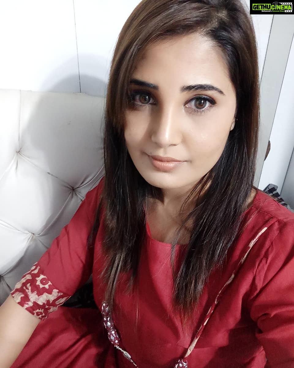 Actress Sandra Amy HD Photos and Wallpapers July 2018 - Gethu Cinema