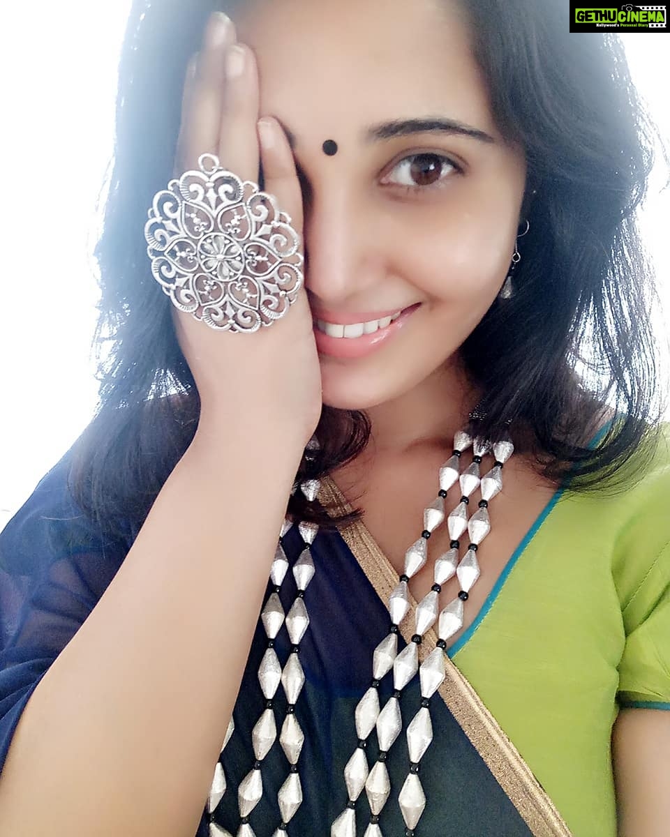 Actress Sandra Amy HD Photos and Wallpapers September 2019 - Gethu Cinema