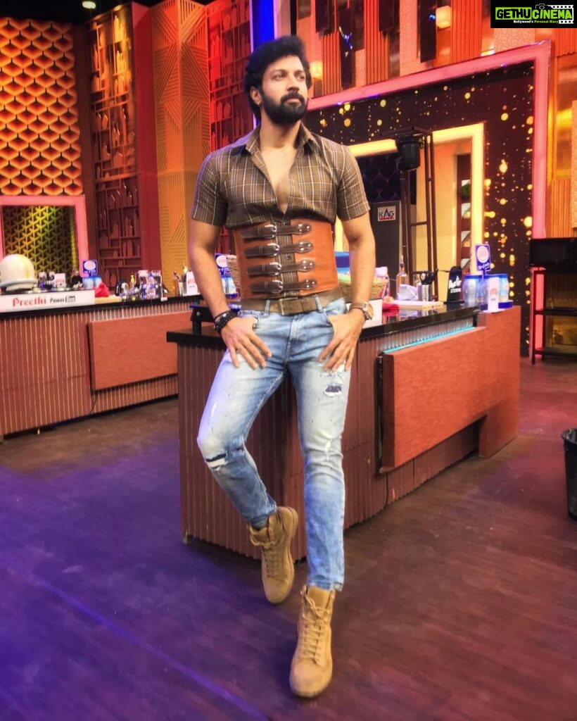 Actor Santhosh Prathap HD Photos and Wallpapers February 2022 - Gethu ...