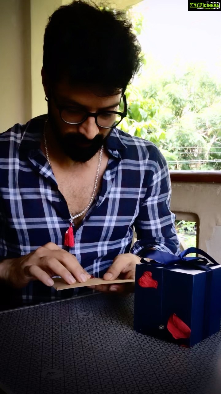 Actor Santhosh Prathap HD Photos and Wallpapers October 2021 | Gethu Cinema