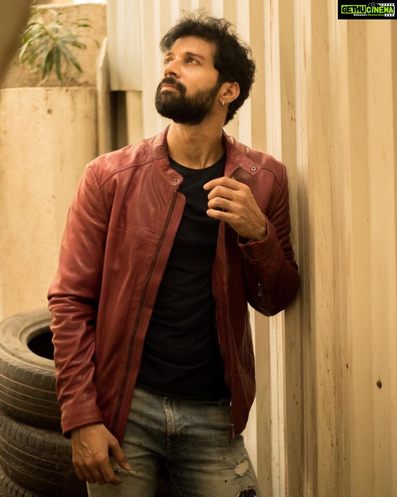 Actor Santhosh Prathap HD Photos and Wallpapers June 2021 - Gethu Cinema