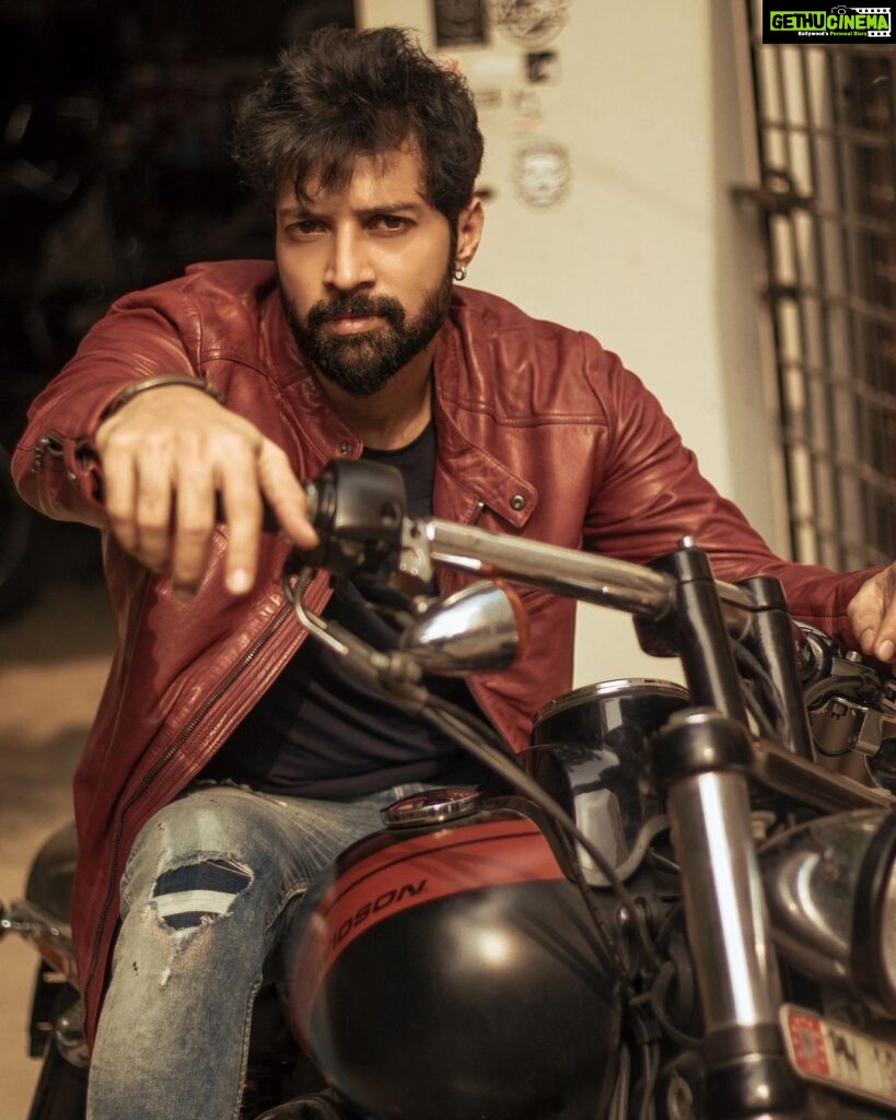 Actor Santhosh Prathap HD Photos and Wallpapers June 2021 - Gethu Cinema