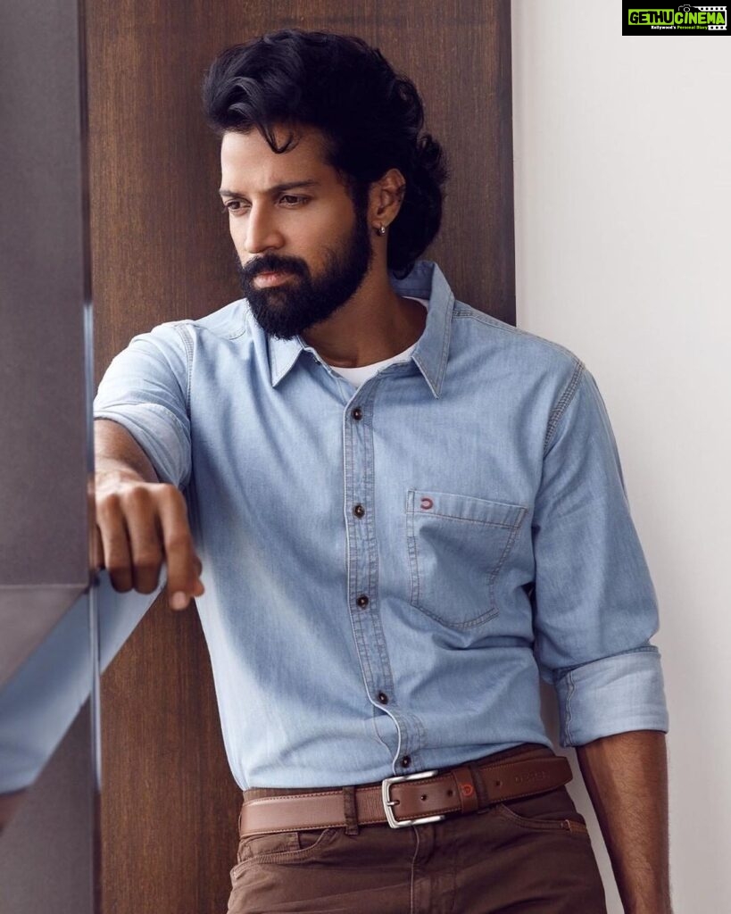 Actor Santhosh Prathap HD Photos and Wallpapers March 2021 - Gethu Cinema