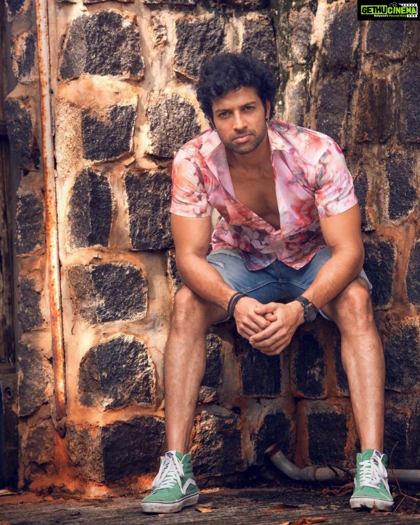 Actor Santhosh Prathap HD Photos and Wallpapers March 2021 - Gethu Cinema