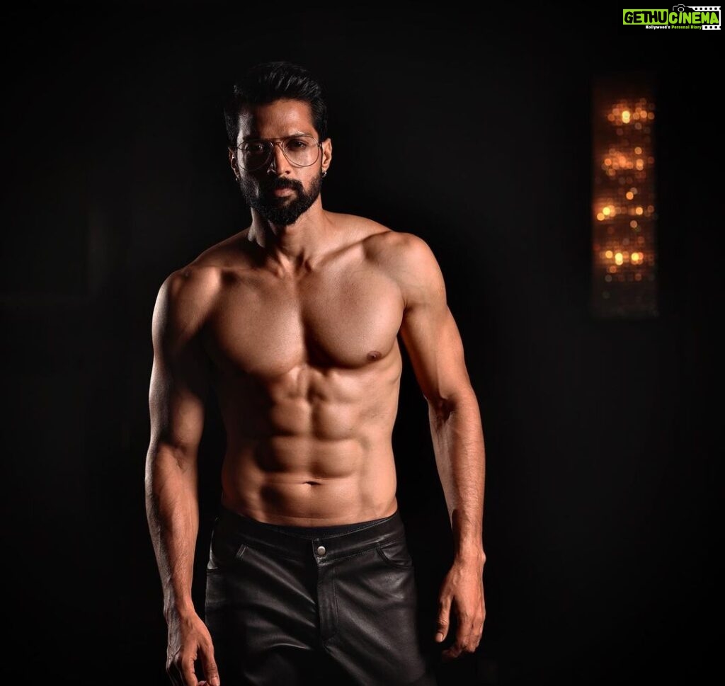 Actor Santhosh Prathap HD Photos and Wallpapers January 2020 | Gethu Cinema