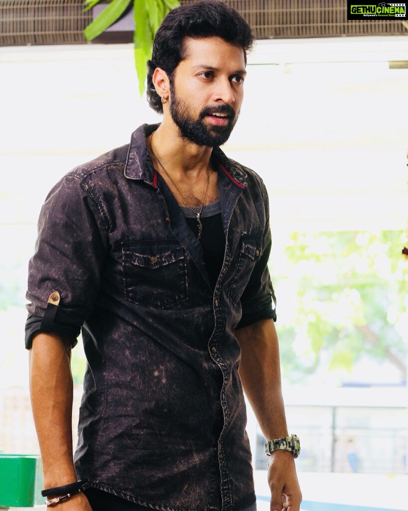Actor Santhosh Prathap HD Photos and Wallpapers January 2019 - Gethu Cinema