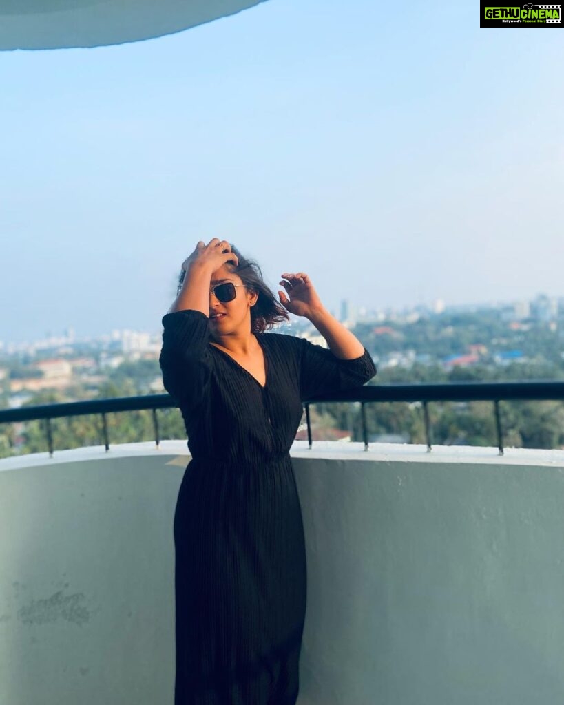 Actress Sanusha HD Instagram Photos and Wallpapers March 2022 | Gethu ...