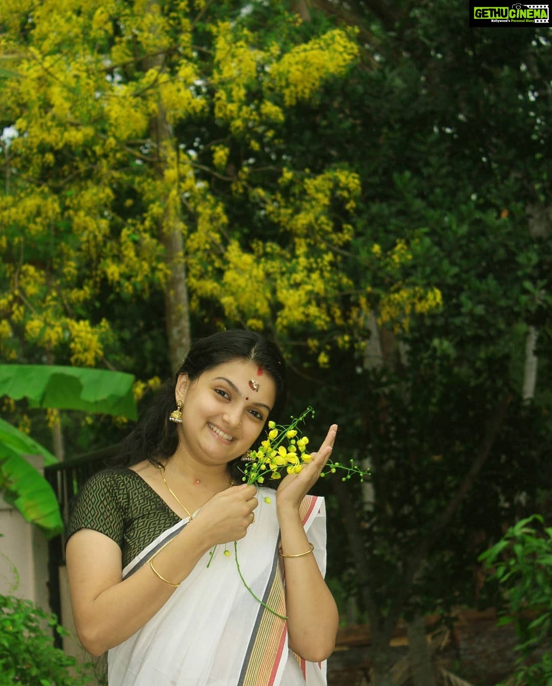 Saranya Mohan Instagram – Happy vishu and Happy tamil new year Pic ...