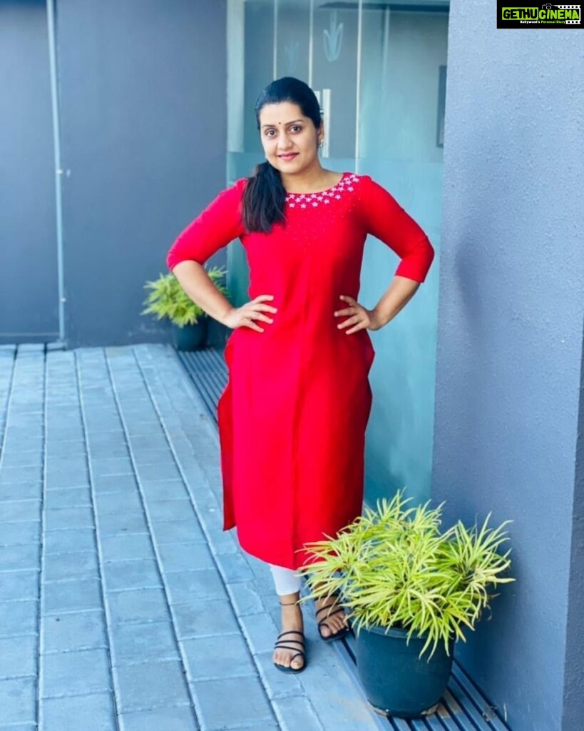 Actress Sarayu Mohan HD Instagram Photos and Wallpapers December 2021 ...