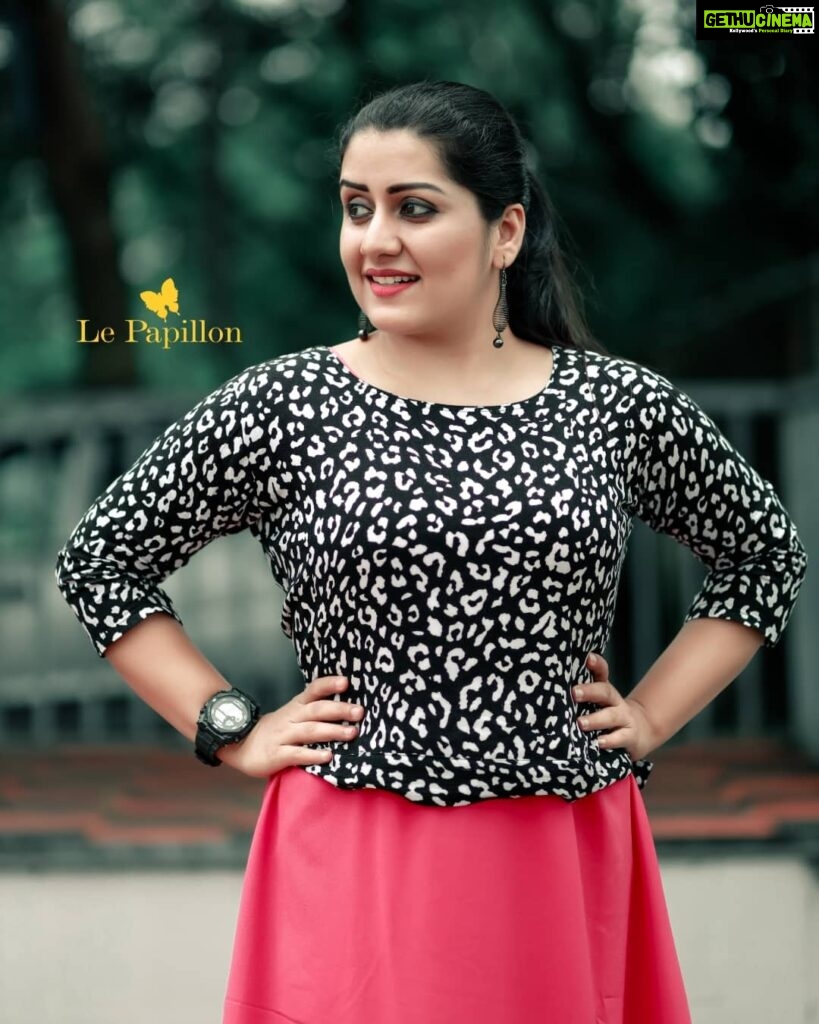 Actress Sarayu Mohan HD Instagram Photos and Wallpapers November 2021 ...