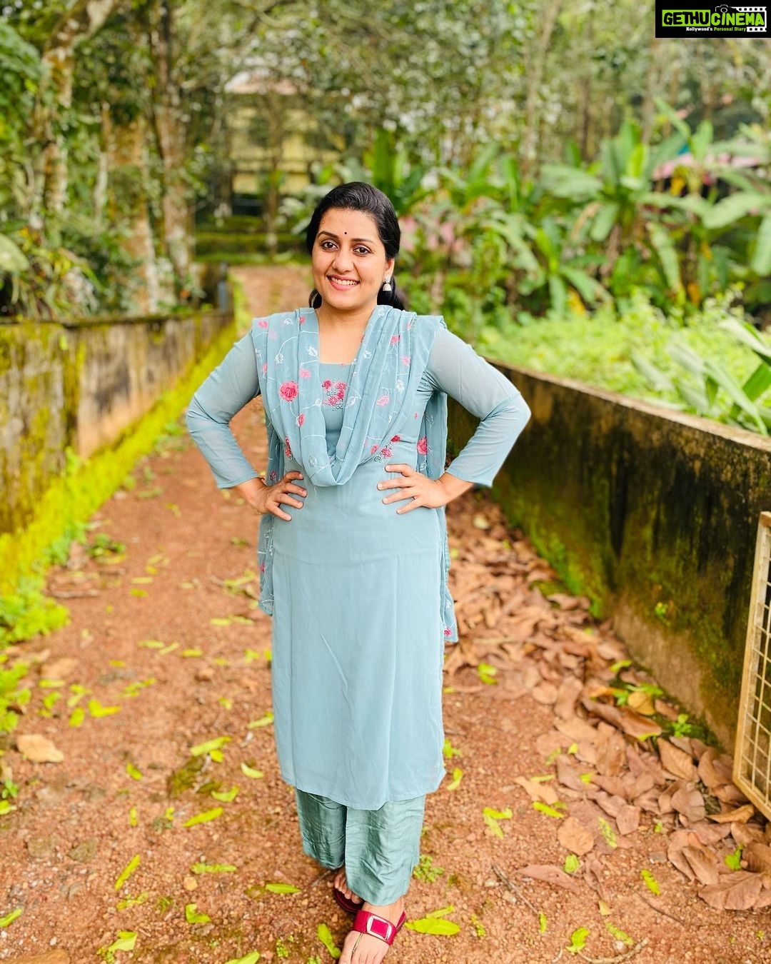 Actress Sarayu Mohan HD Instagram Photos and Wallpapers September 2021 ...