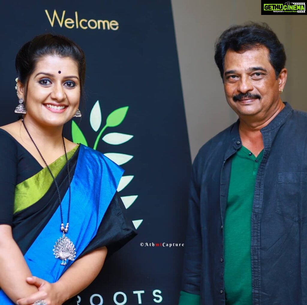 Sarayu Mohan Instagram - മഞ്ഞ പെയ്ത വഴിയിൽ, മടങ്ങാൻ മറന്ന് ഞാൻ💛 Click ...