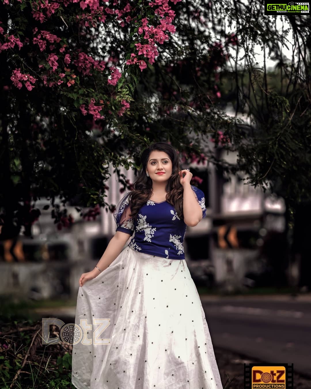 Sarayu Mohan Instagram – That happy girl💙 @signature_by_amal click ...