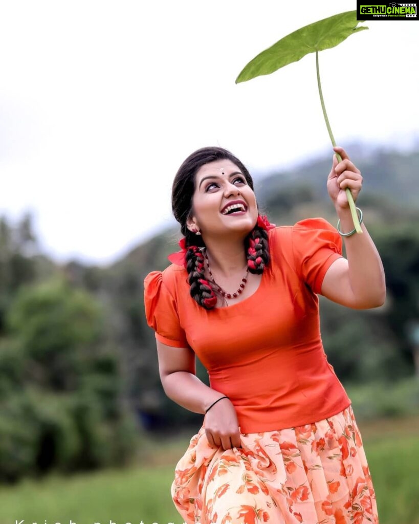 Actress Sarayu Mohan HD Photos and Wallpapers October 2020 - Gethu Cinema