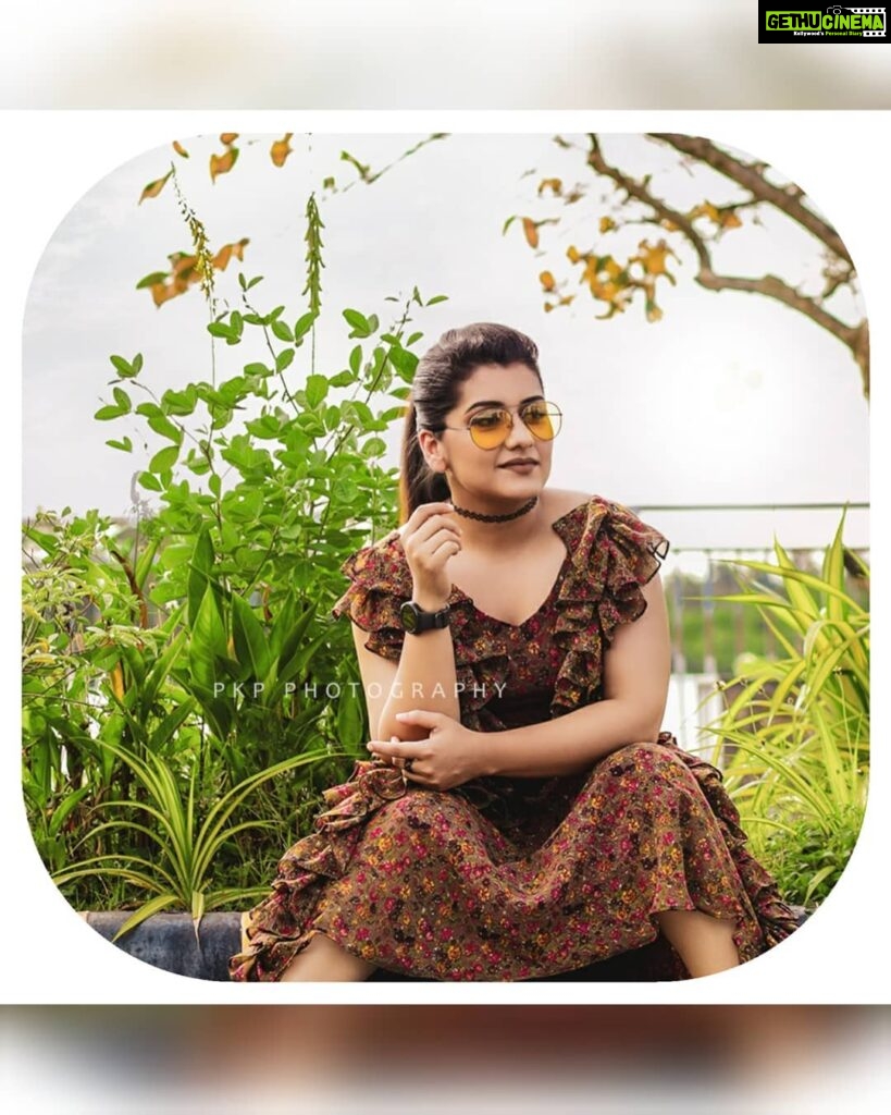 Sarayu Mohan Instagram - That happy girl💙 @signature_by_amal click ...