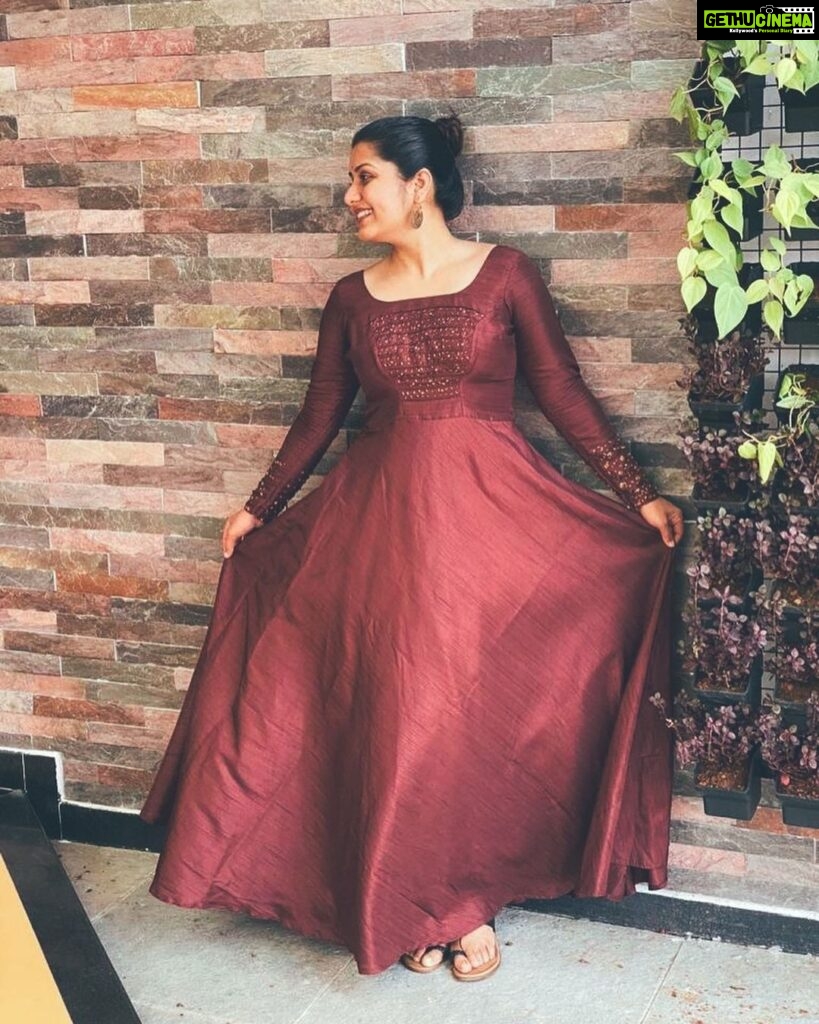 Actress Sarayu Mohan HD Photos and Wallpapers October 2020 - Gethu Cinema