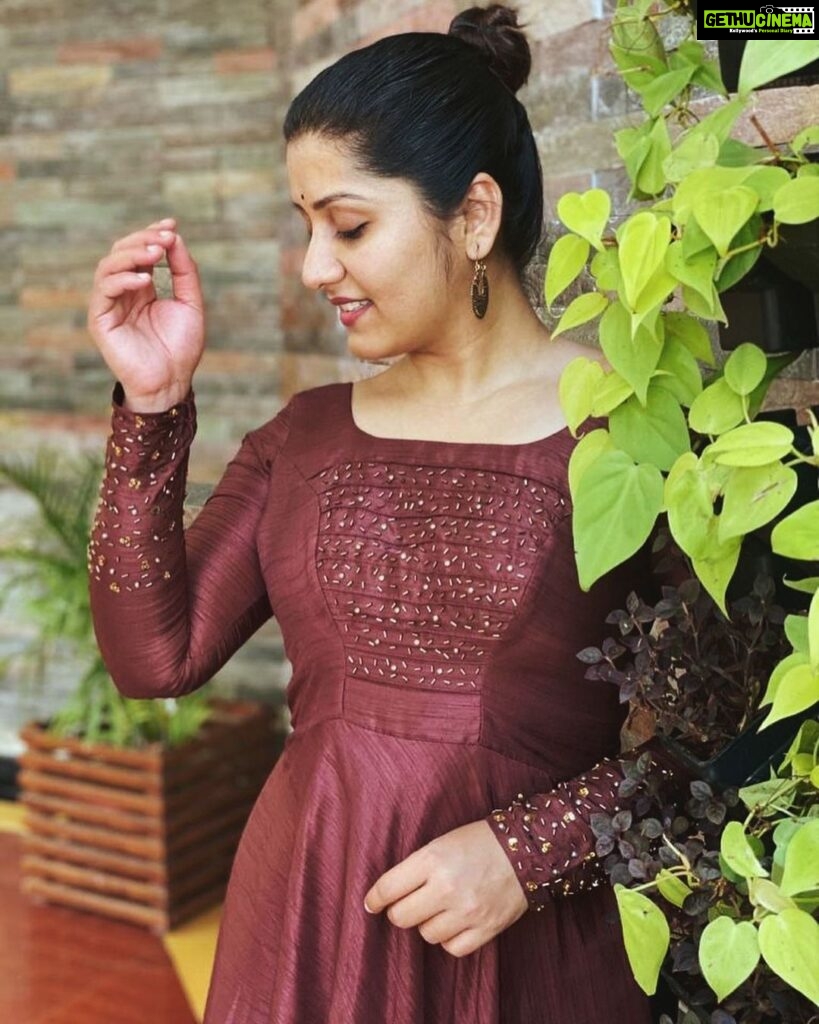 Actress Sarayu Mohan HD Photos and Wallpapers October 2020 - Gethu Cinema