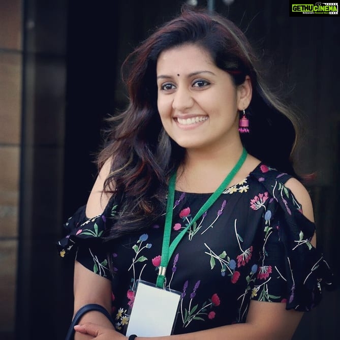 Sarayu Mohan Instagram – #smile#laugh#live# | Gethu Cinema