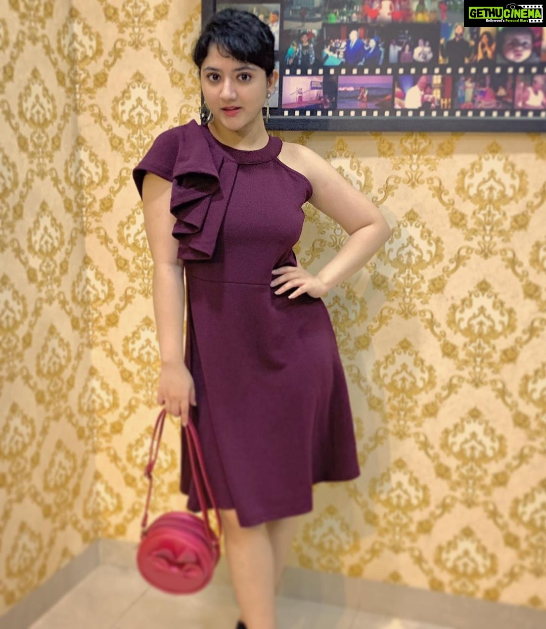 Shriya Sharma Instagram – Coz I Love Me 💁🏻‍♀️ Wearing @silverline_stores’s beautiful dress!!💙🤍 ...