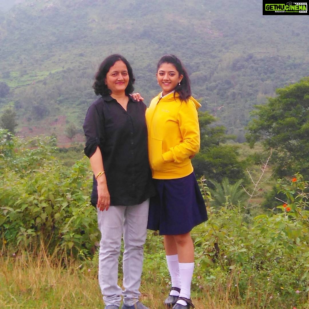 Shriya Sharma Instagram – Shooting with 100 degree fever can be soo ...