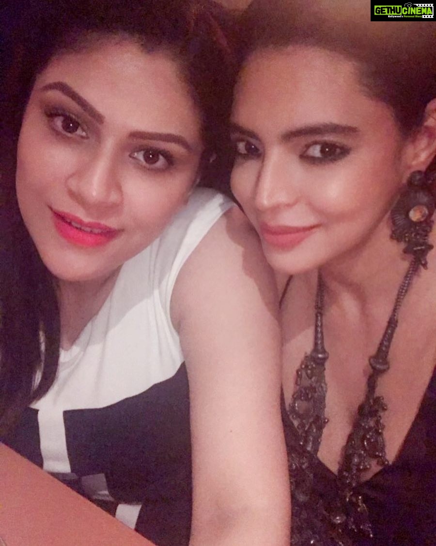 Shweta Bhardwaj Instagram – father like daughter always tilted neck #blackandwhite #mom like sis ...