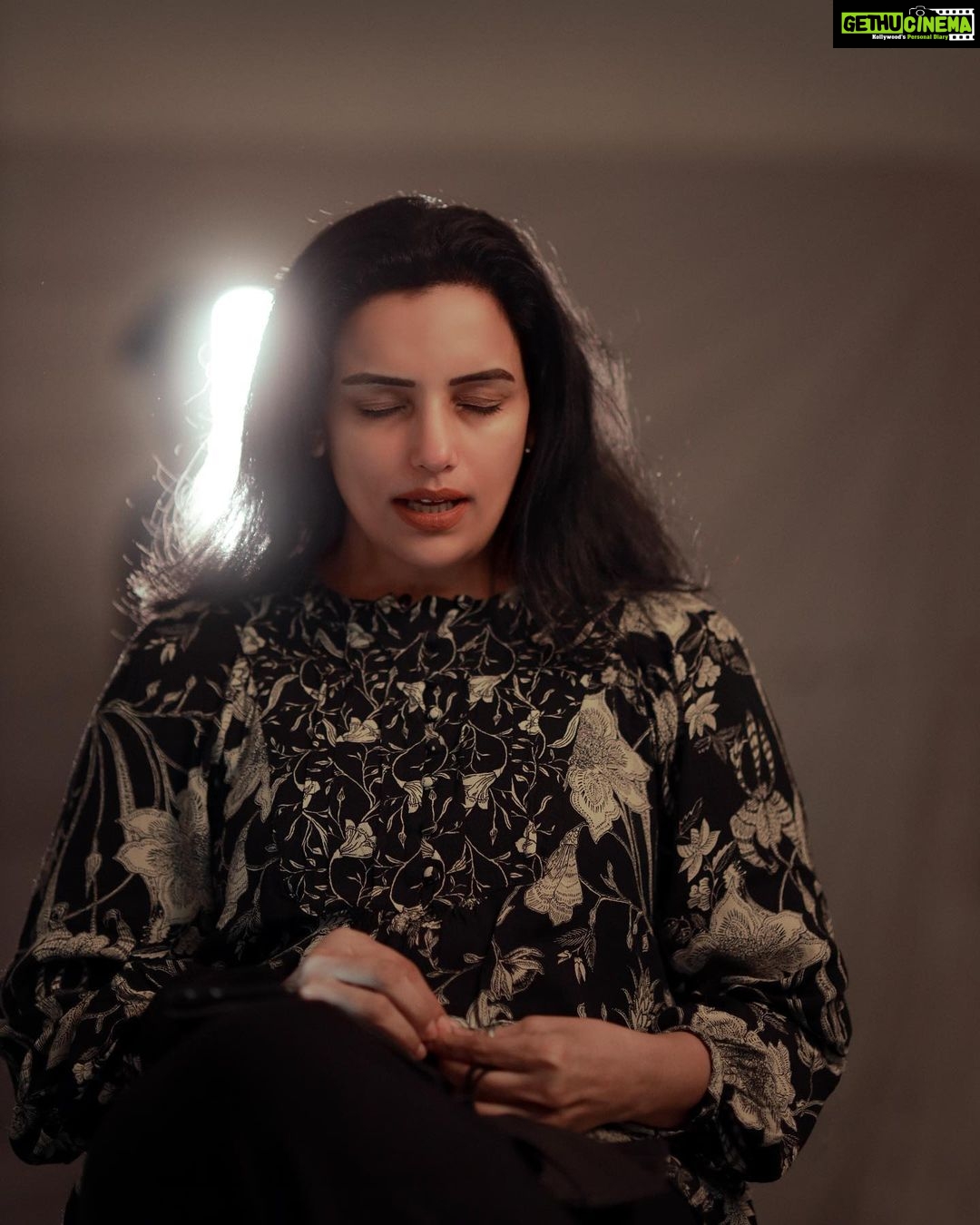 Actress Shweta Menon HD Instagram Photos and Wallpapers December 2021 ...