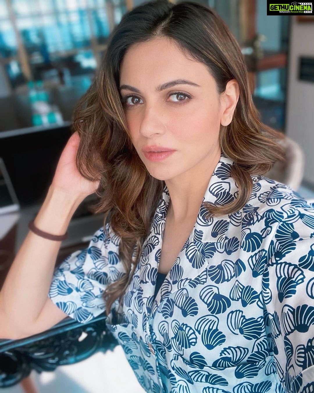 Simran Kaur Mundi Instagram – My #OfficeLook 🙌 . . #workmode #pose #selfie #dontfeellikeworking ...