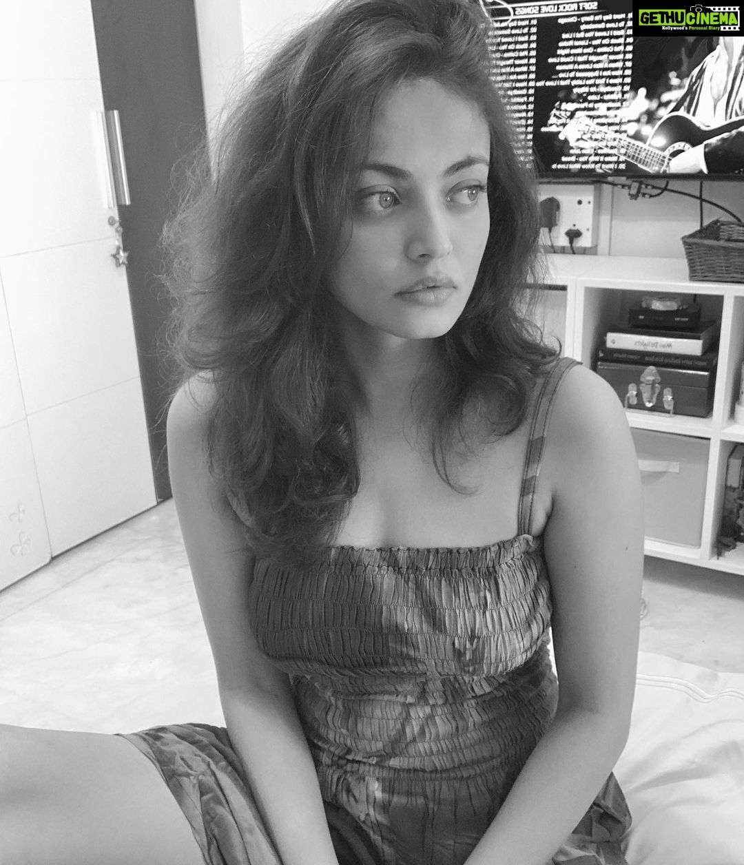 Sneha Ullal Instagram – Using my studio lights & tripods finally.#snehaullal #keepitreal | Gethu ...