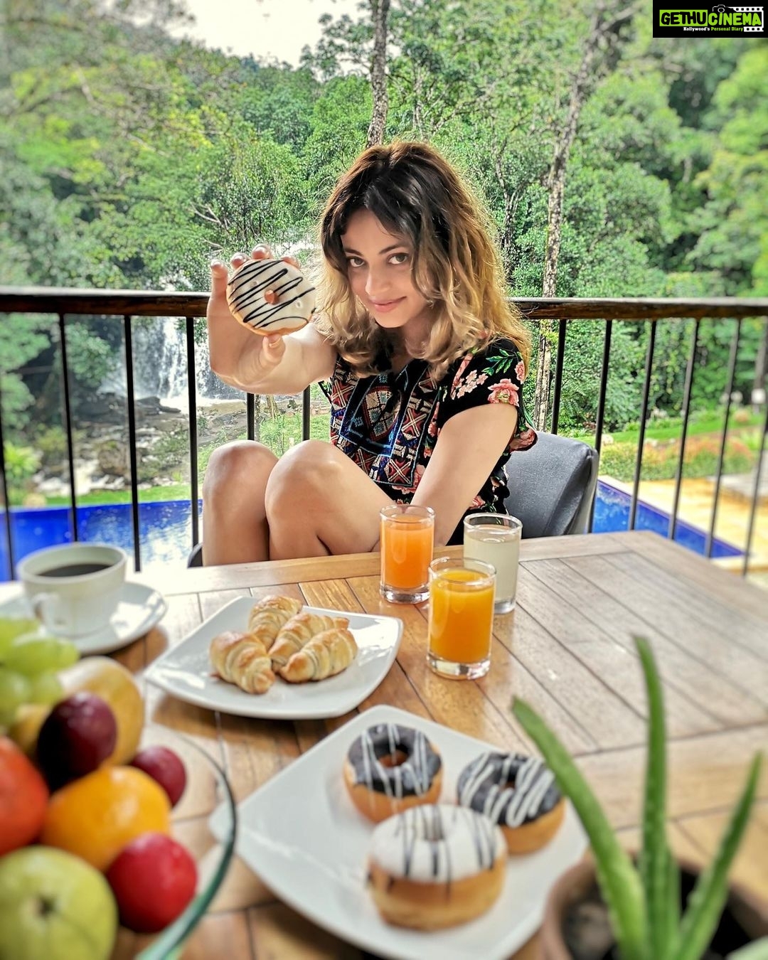 Sneha Ullal Instagram – 🖤💚🍩💚🖤 Ayatana Coorg | Gethu Cinema