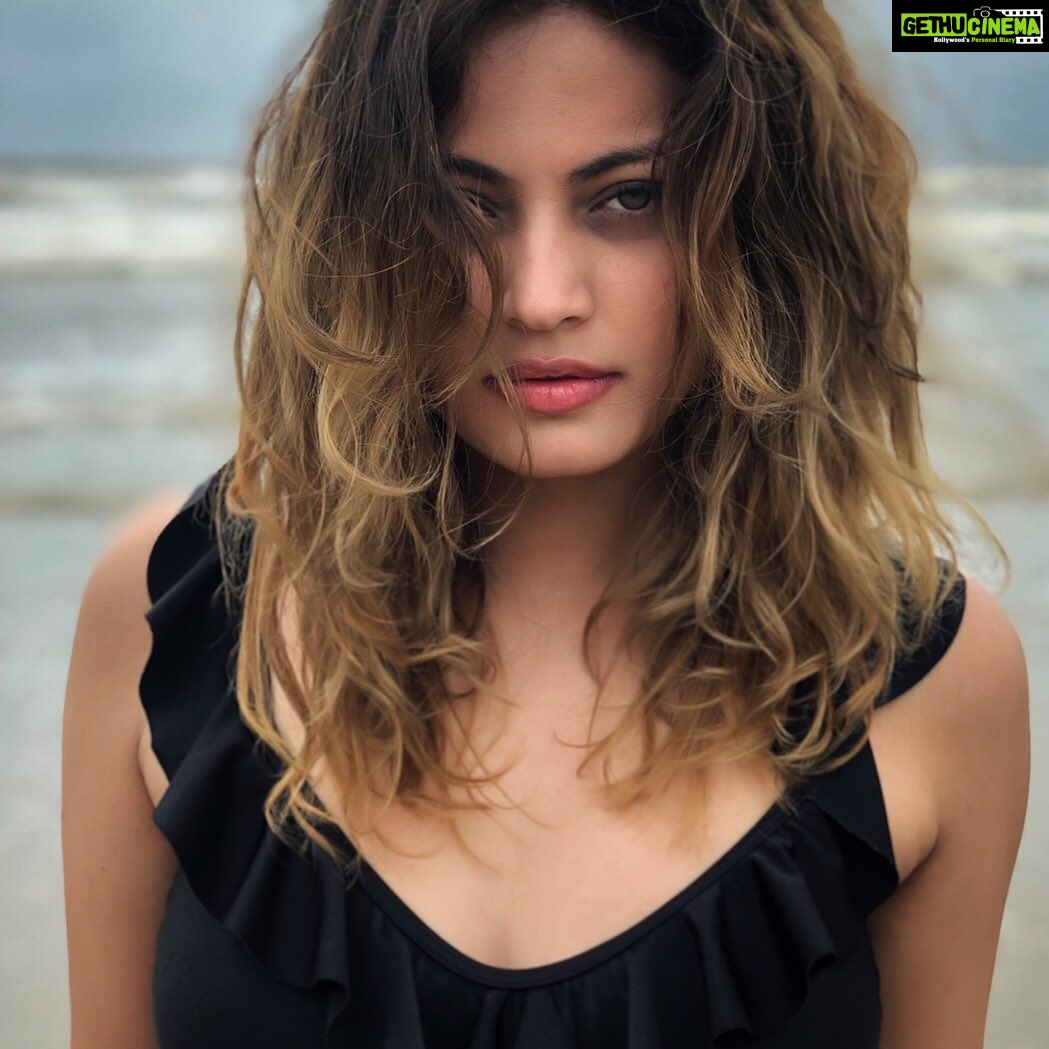 Sneha Ullal Instagram – 🖤 | Gethu Cinema