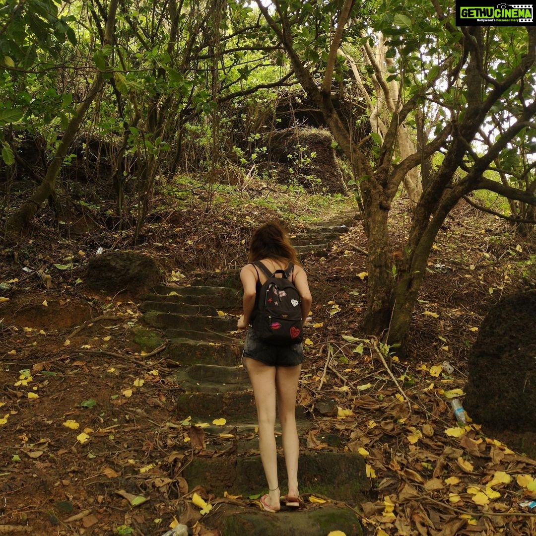 Sneha Ullal Instagram – Take a moment to feel your soul. #keepitreal #snehaullal | Gethu Cinema