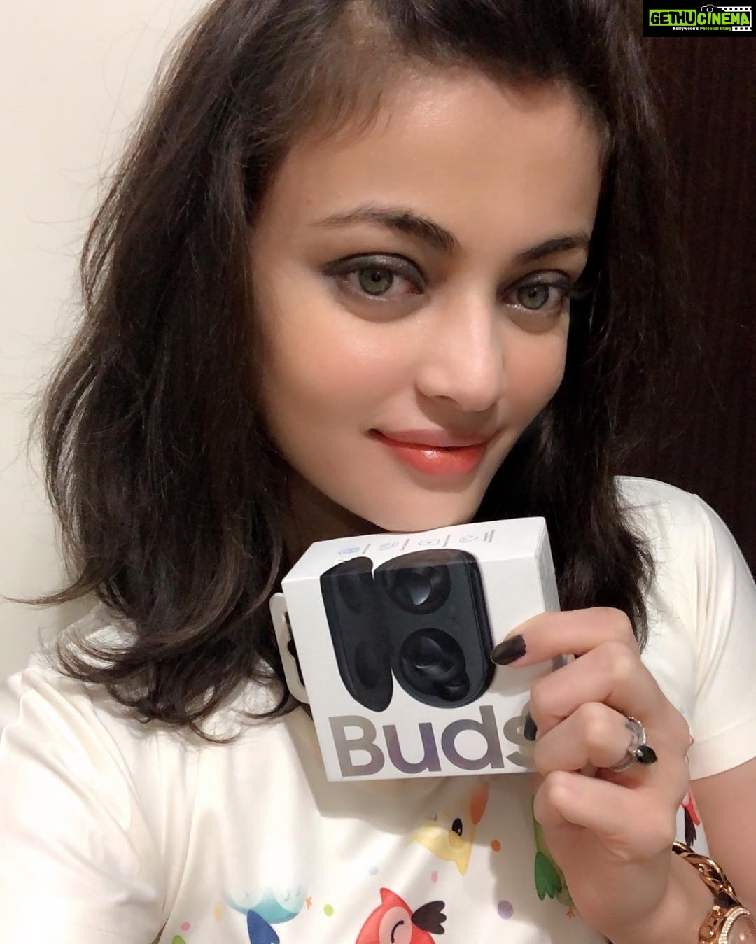 Sneha Ullal Instagram – What a fabulous piece of technology! # ...