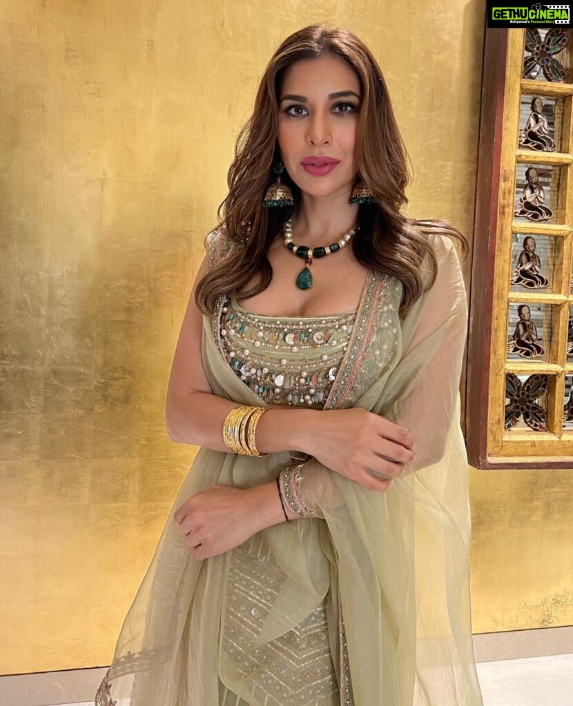 Actress Sophie Choudry HD Photos and Wallpapers February 2022 - Gethu ...