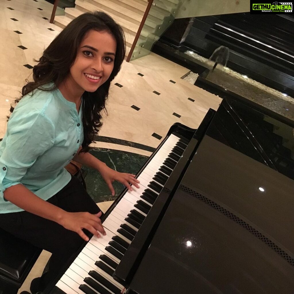 Sri Divya Instagram - When no ones around 😛tintitintitin🎶🎵🎶 except ...