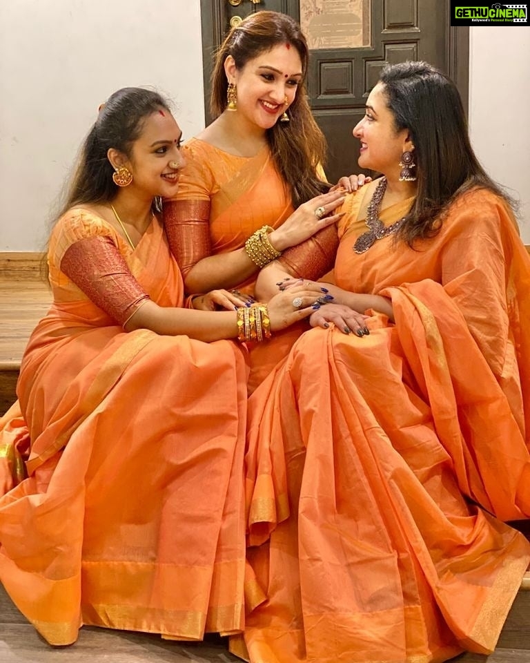 Sridevi Vijaykumar Instagram Twining With My Beautiful Sisters And
