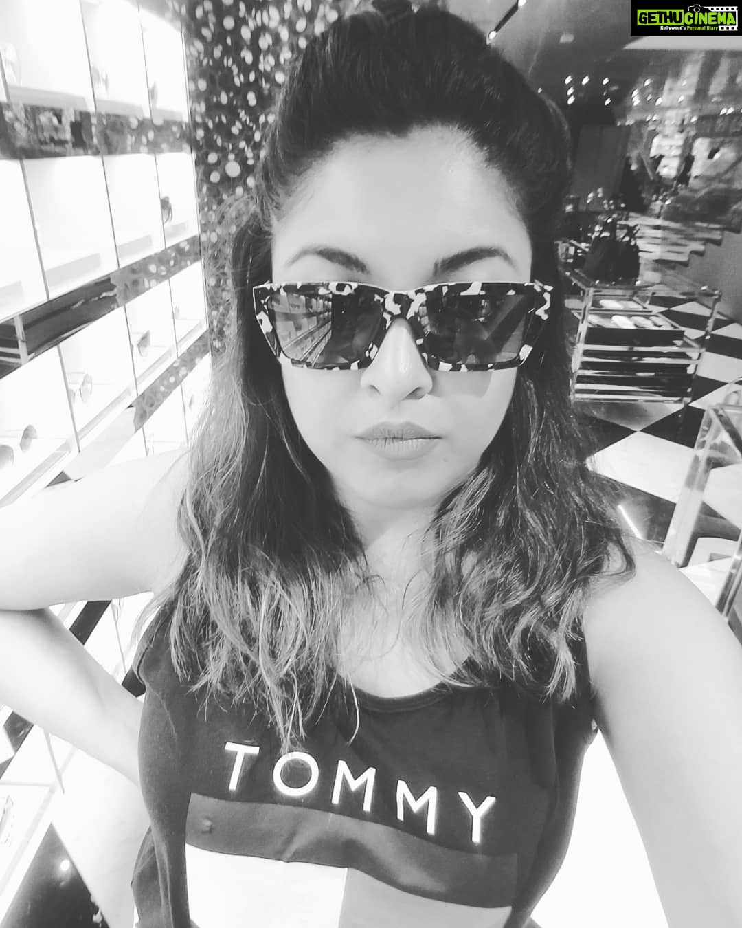 Tanushree Dutta Instagram – Check out this Kaala Prada chashma!!😎 ...