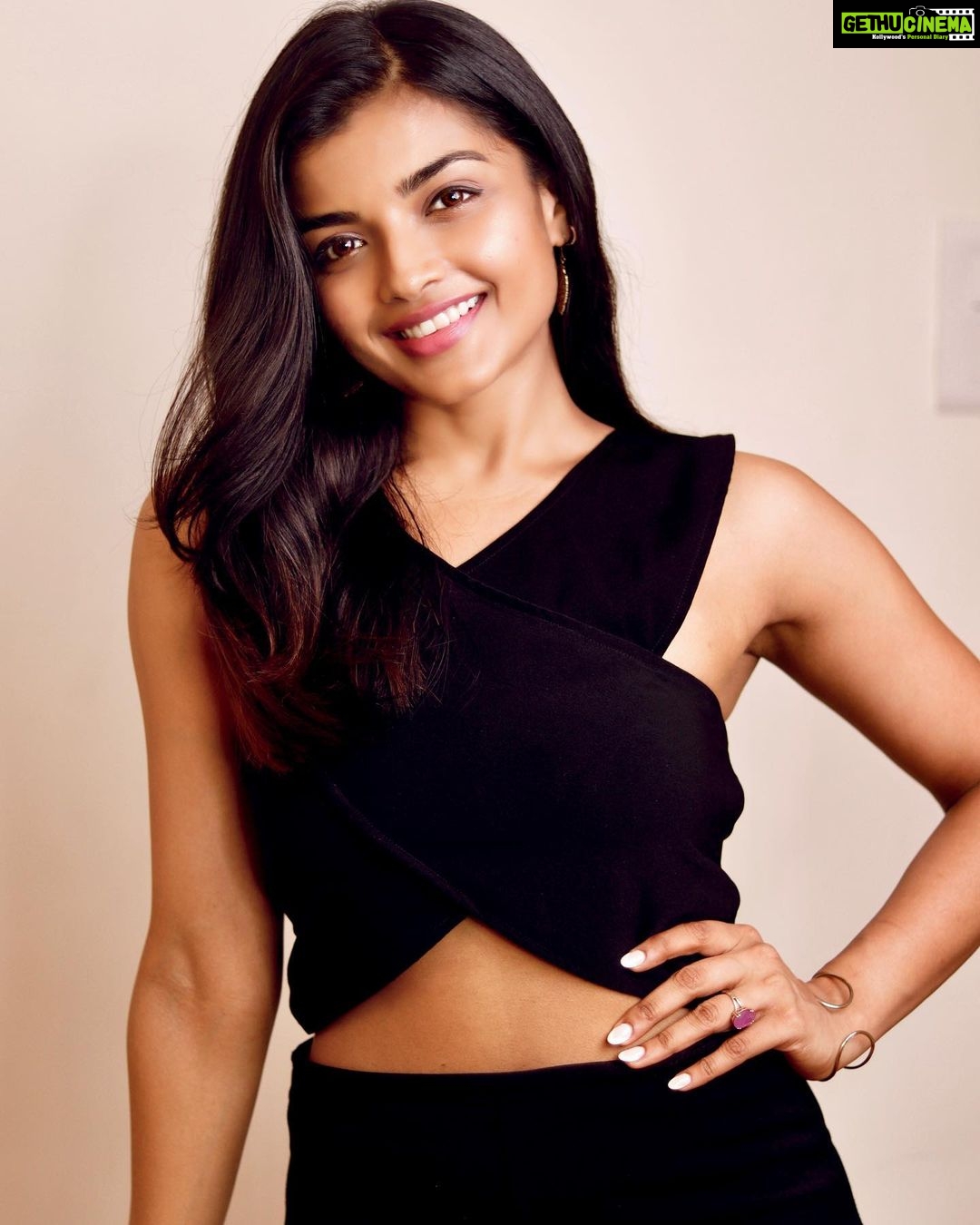 Ashna Zaveri Instagram – Life isn’t finding shelter in the storm. It’s ...