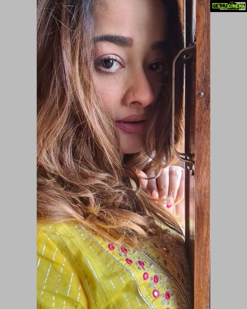 Actress Kiran Rathod HD Instagram Photos and Wallpapers March 2022 ...