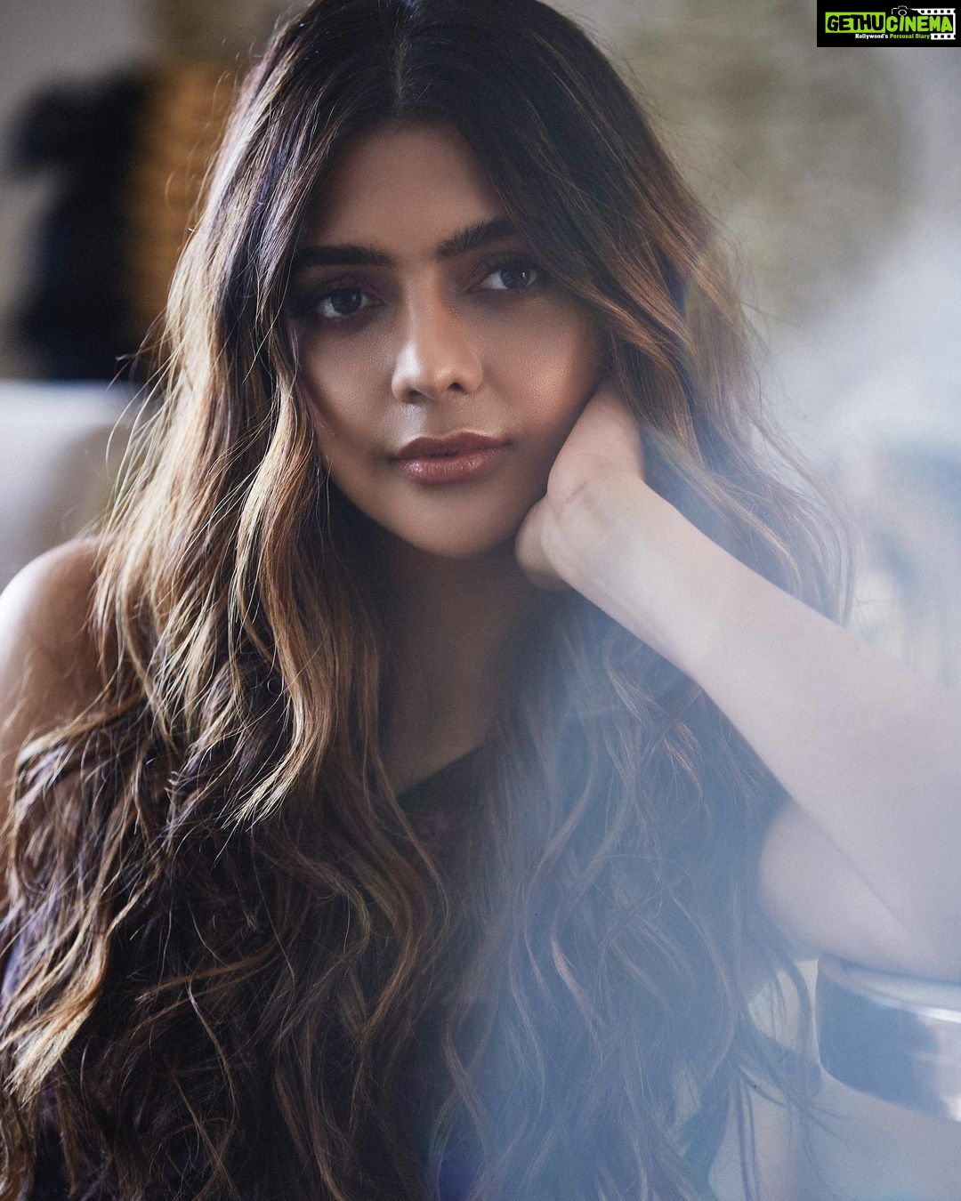 Actress Ruhi Singh HD Instagram Photos and Wallpapers March 2022 ...
