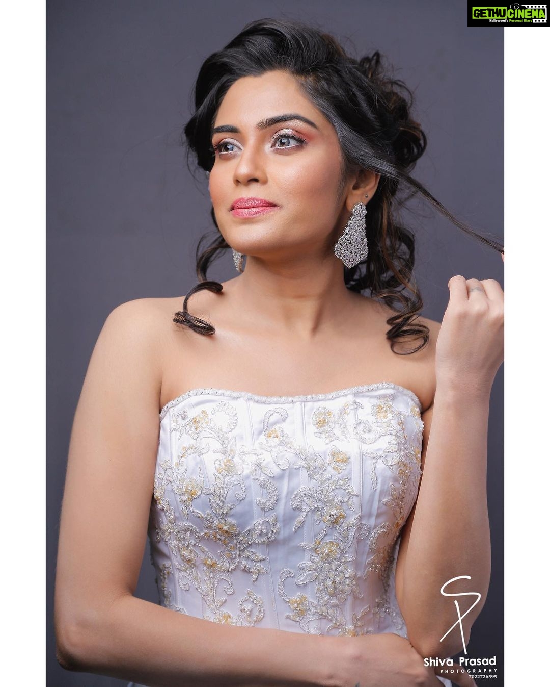 Actress Sangeetha Bhat HD Instagram Photos and Wallpapers March 2022 | Gethu Cinema