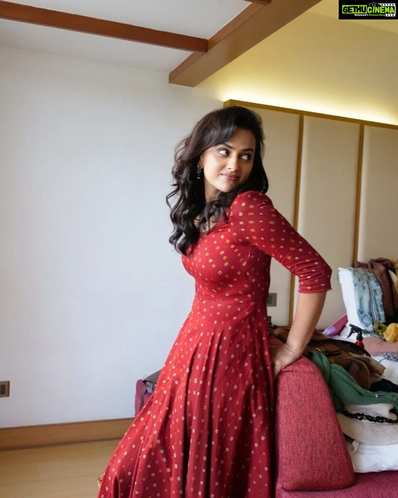 Actress Shraddha Srinath HD Instagram Photos and Wallpapers July 2022 | Gethu Cinema