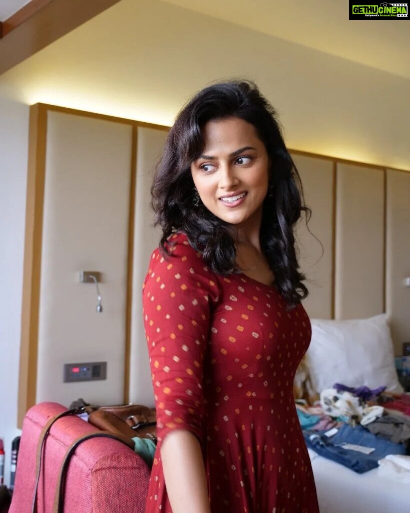 Actress Shraddha Srinath HD Instagram Photos and Wallpapers July 2022 | Gethu Cinema