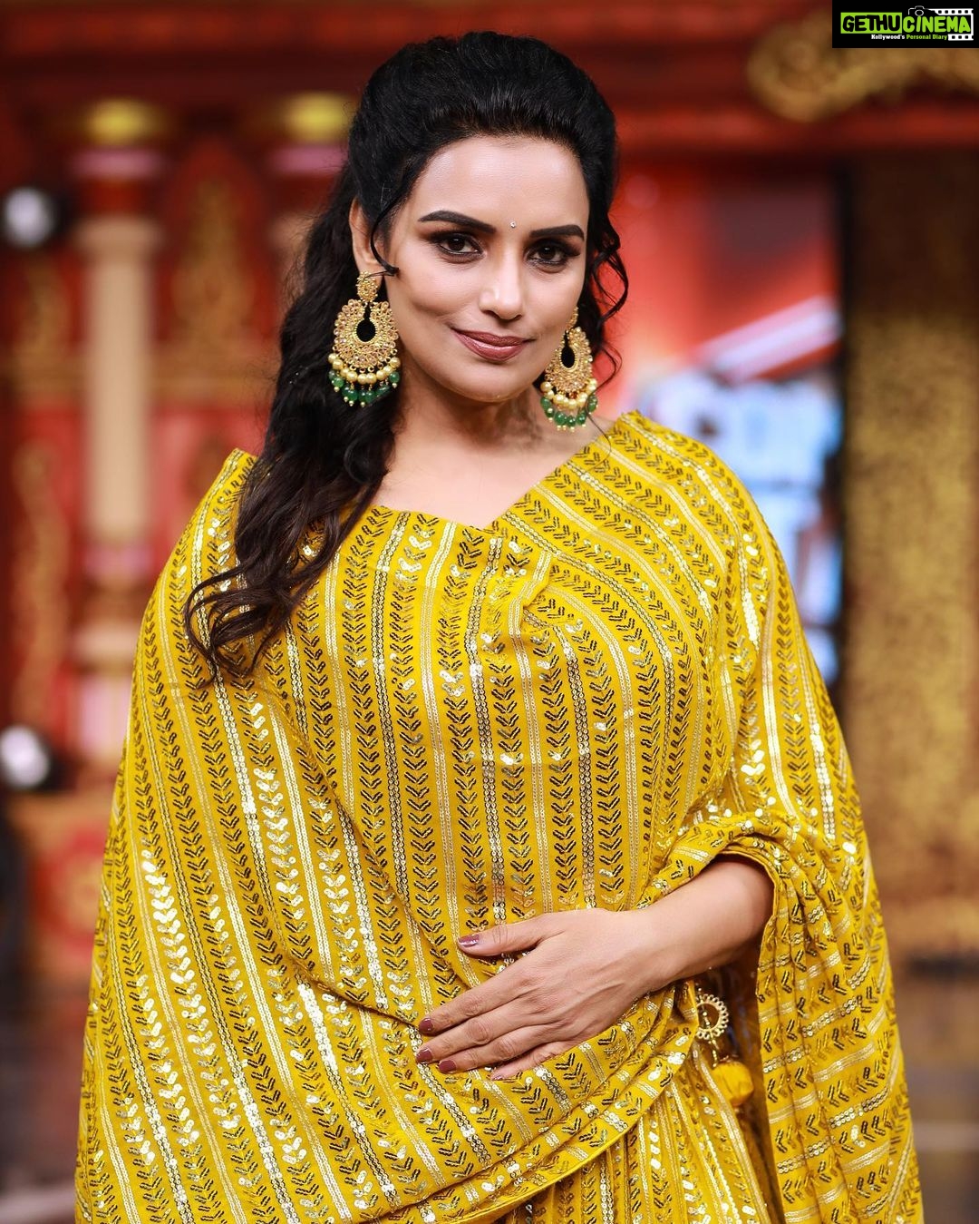 Shweta Menon Instagram – #shwethamenon MUA @mukeshmuralimakeover ...