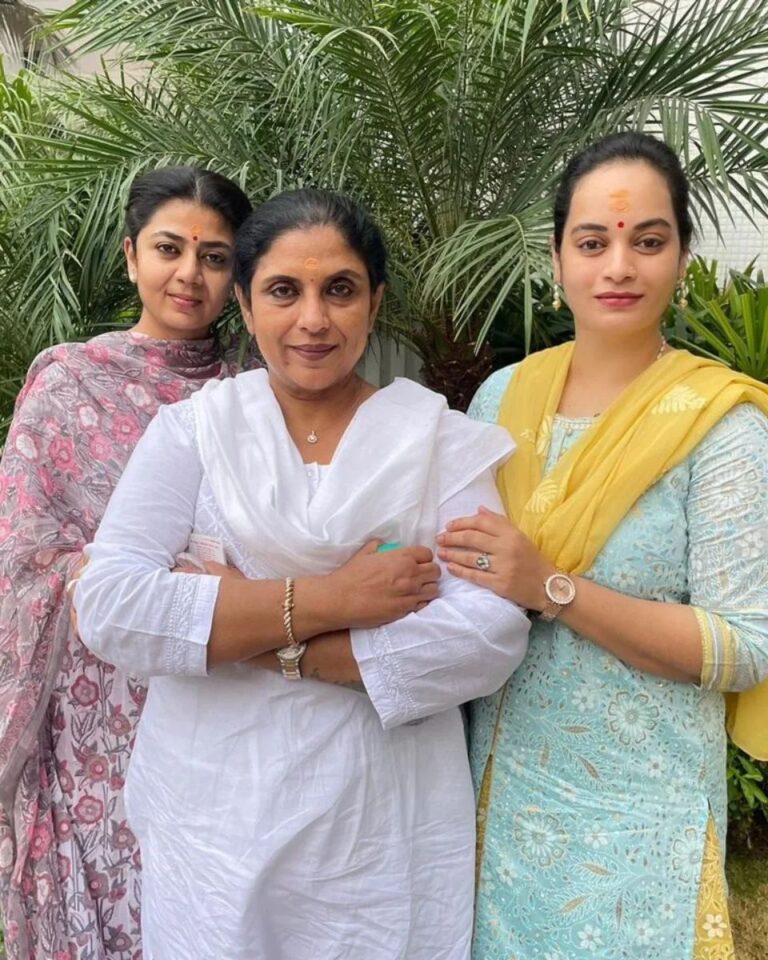 Suja Varunee Wiki, Biography, Age, Gallery, Spouse and more