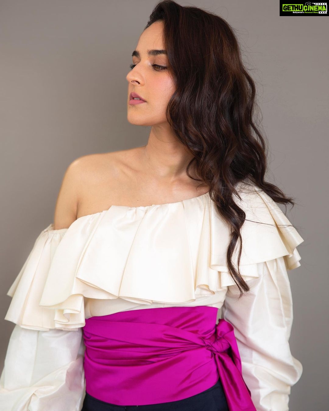 Actress Angira Dhar HD Photos and Wallpapers May 2022 - Gethu Cinema