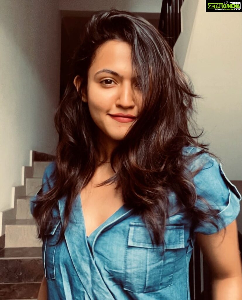 Actress Aparna Das HD Photos and Wallpapers July 2021 - Gethu Cinema