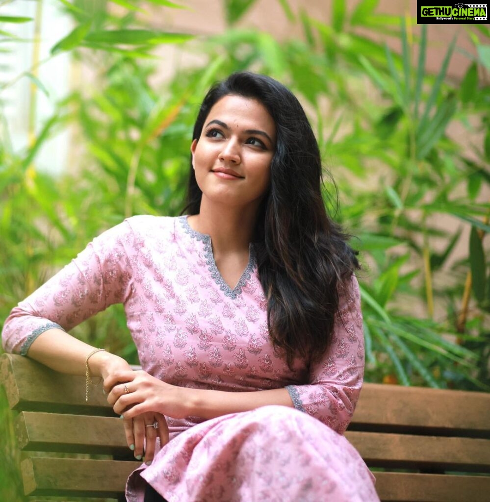 Actress Aparna Das HD Instagram Photos and Wallpapers March 2022 | Gethu Cinema