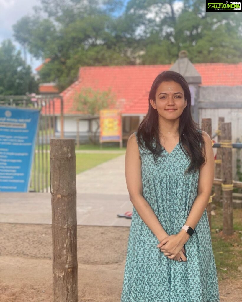 Actress Aparna Das HD Photos and Wallpapers October 2021 - Gethu Cinema